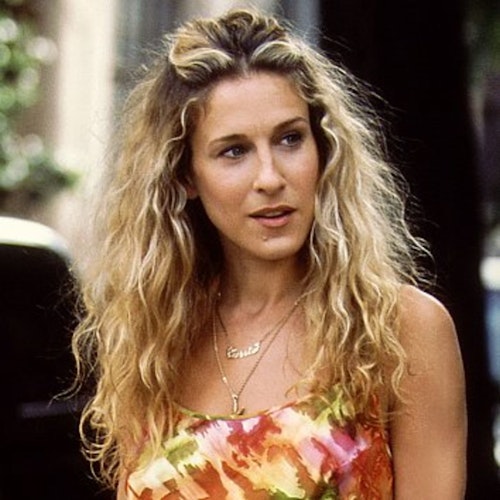 We Chart Carrie Bradshaws Most Iconic Hairstyles In Sex And The City